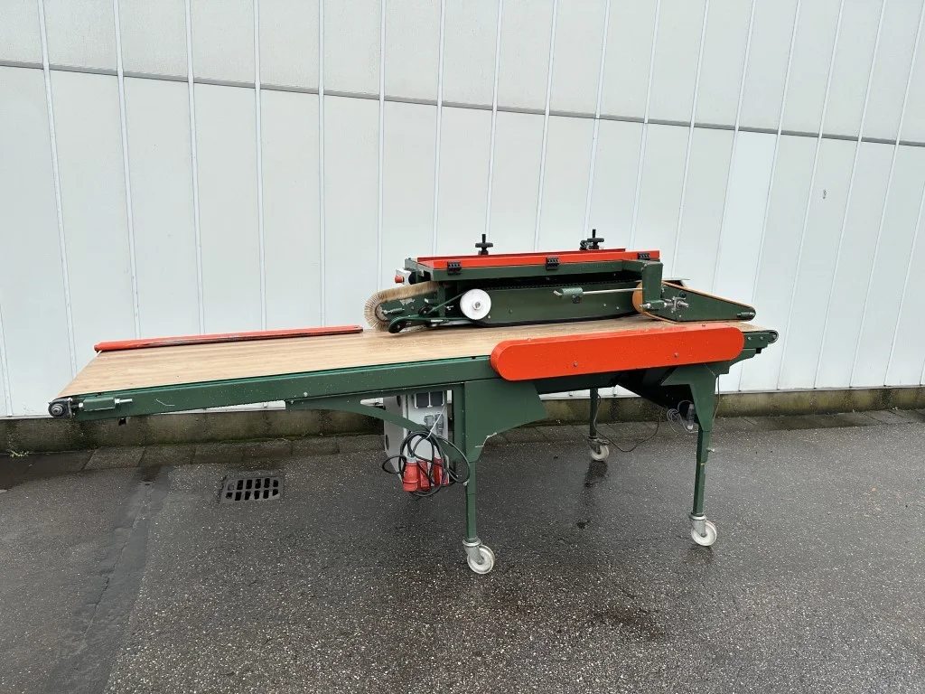 Potveer debulbing machine for tulips • Duijndam Machines