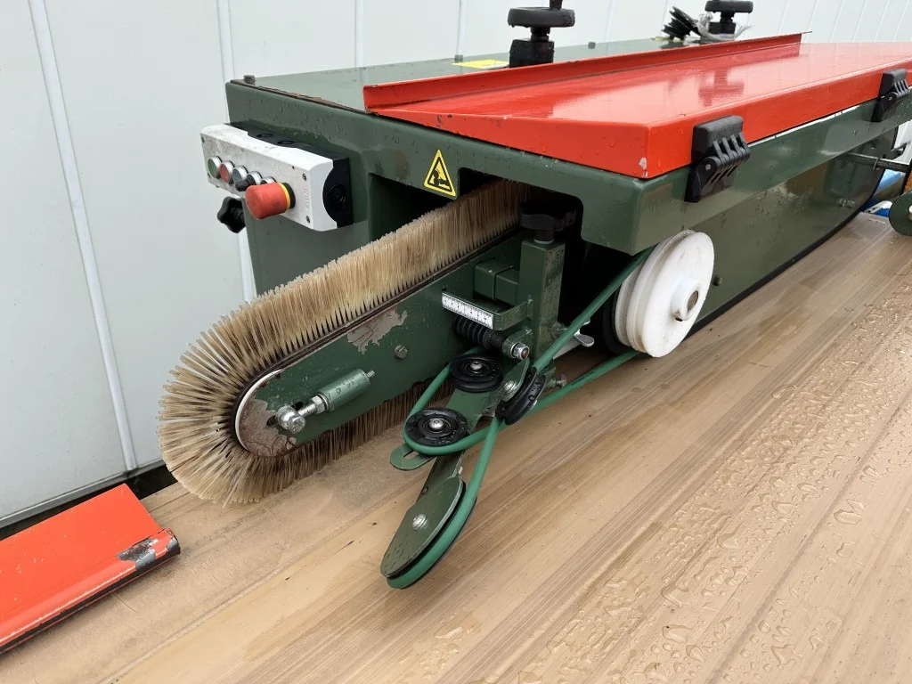 Potveer debulbing machine for tulips • Duijndam Machines