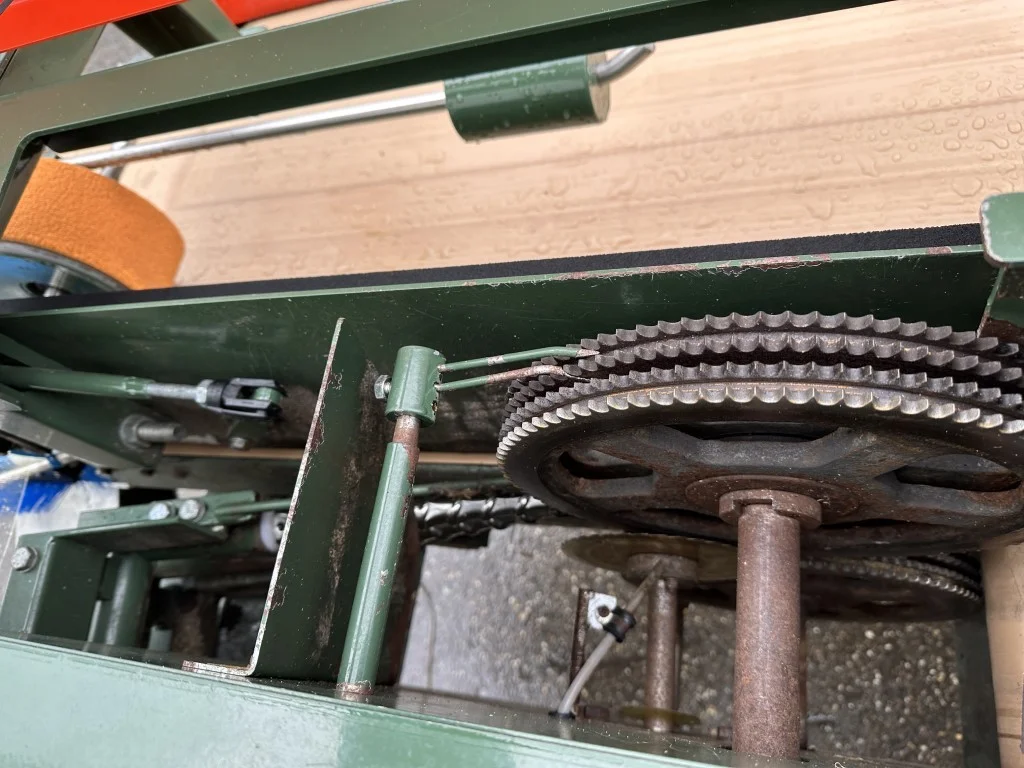 Potveer debulbing machine for tulips • Duijndam Machines