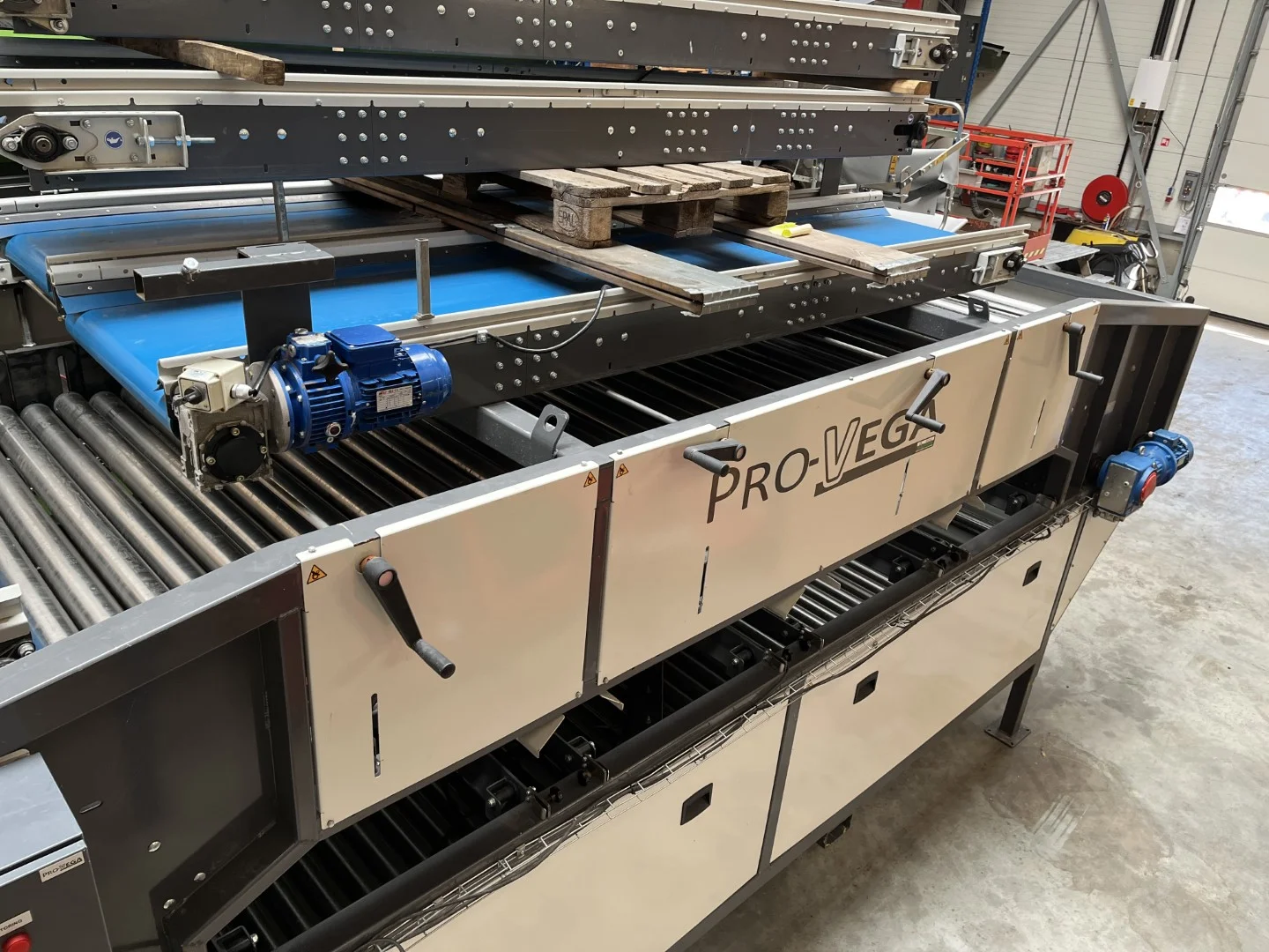 Pro Vega radial roller grader with 4 sortings • Duijndam Machines