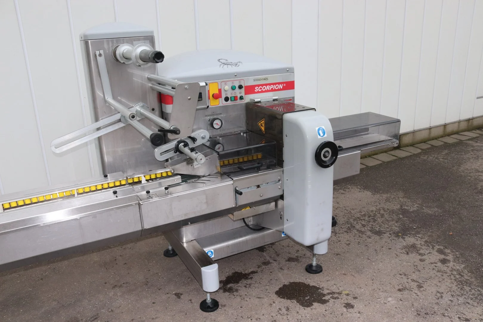Record Scorpion flow pack machine • Duijndam Machines