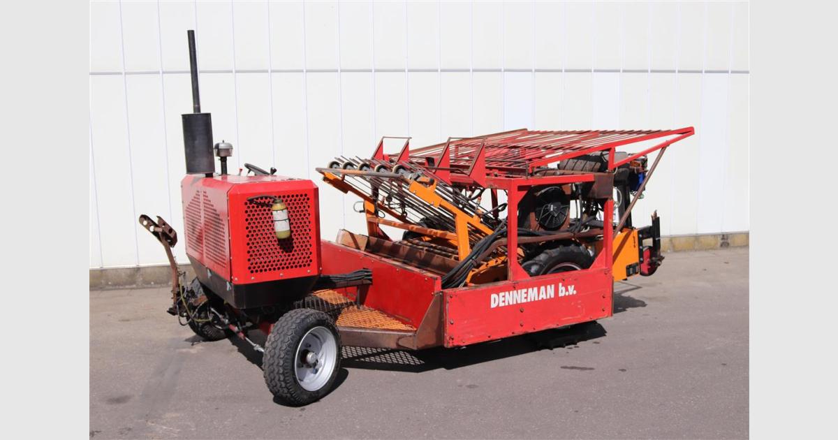 Regero self driven planting machine 5 rows for soilblocks • Duijndam ...