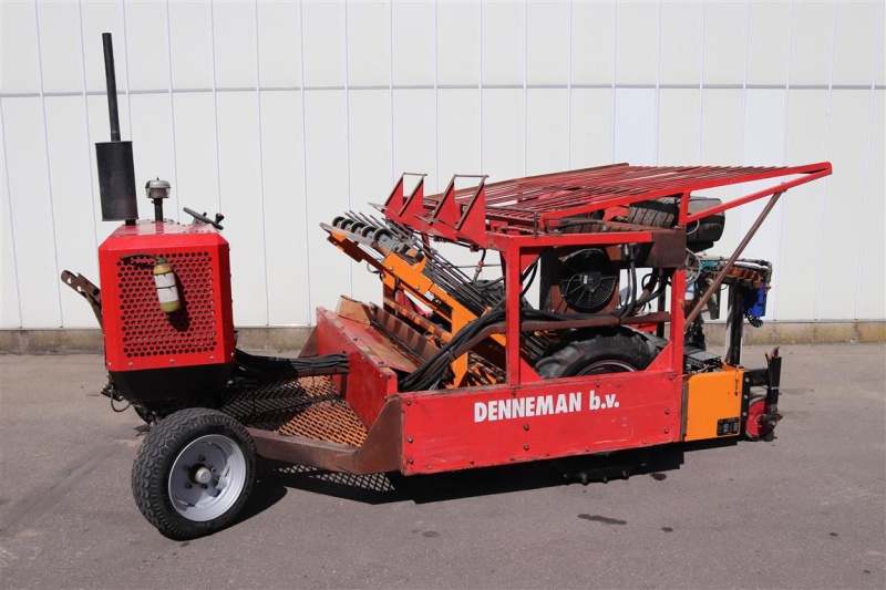 Regero self driven planting machine 5 rows for soilblocks • Duijndam ...