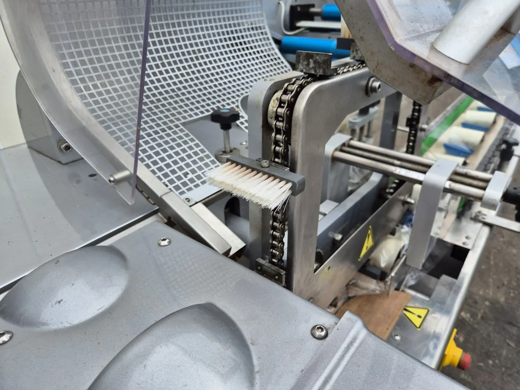 RGD VR-6 Genio flow pack machine for loose fragile products like ...