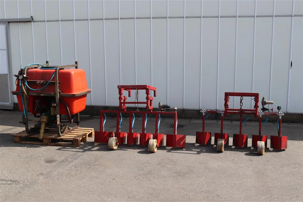 Row sprayer with pump 4 & 5 rows • Duijndam Machines