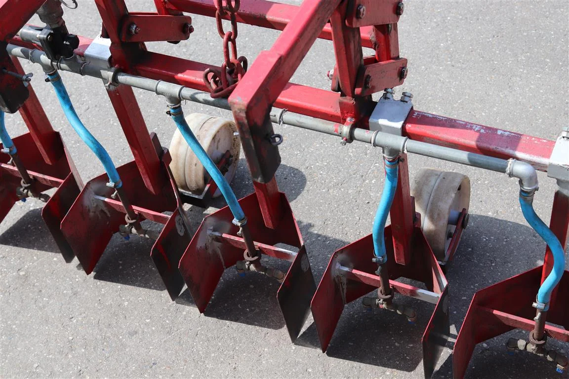 Row sprayer with pump 4 & 5 rows • Duijndam Machines