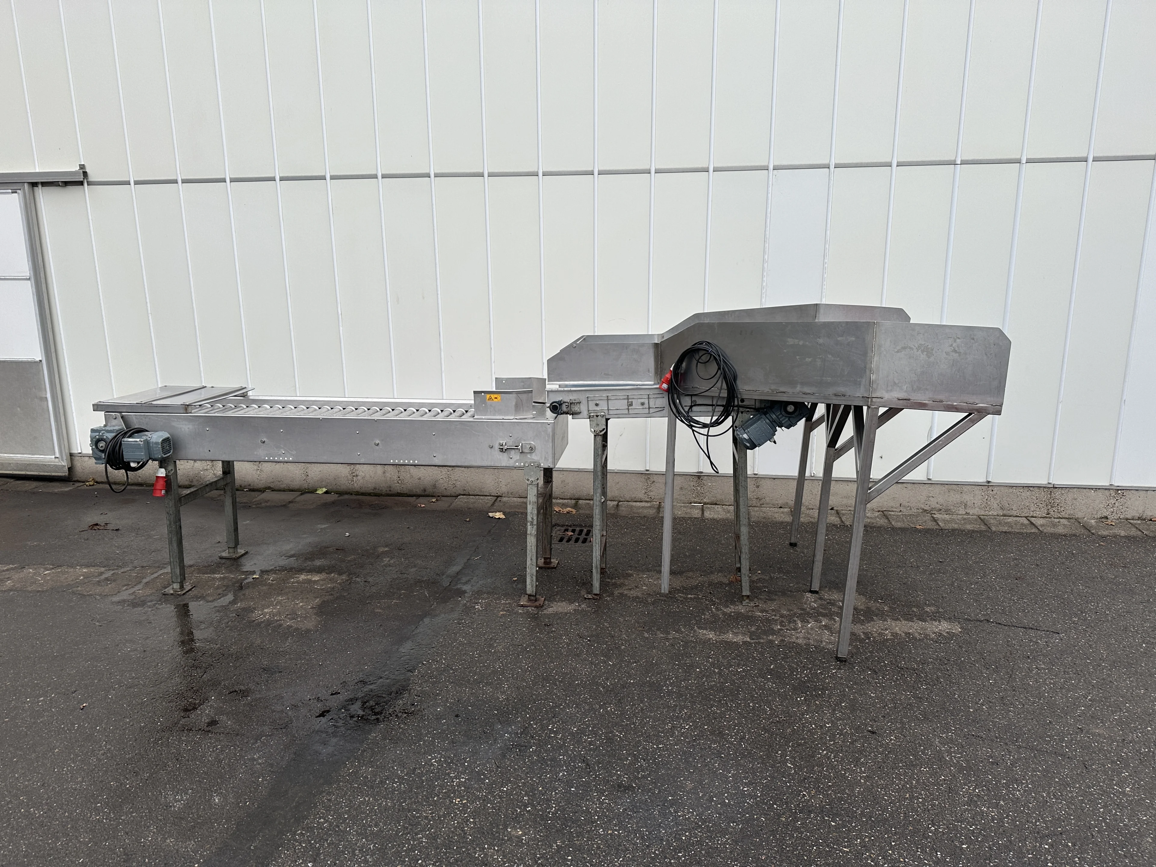 Roller inspection conveyor 210 x 50 cm+ supply conveyor 110 x 41,5 cm ...