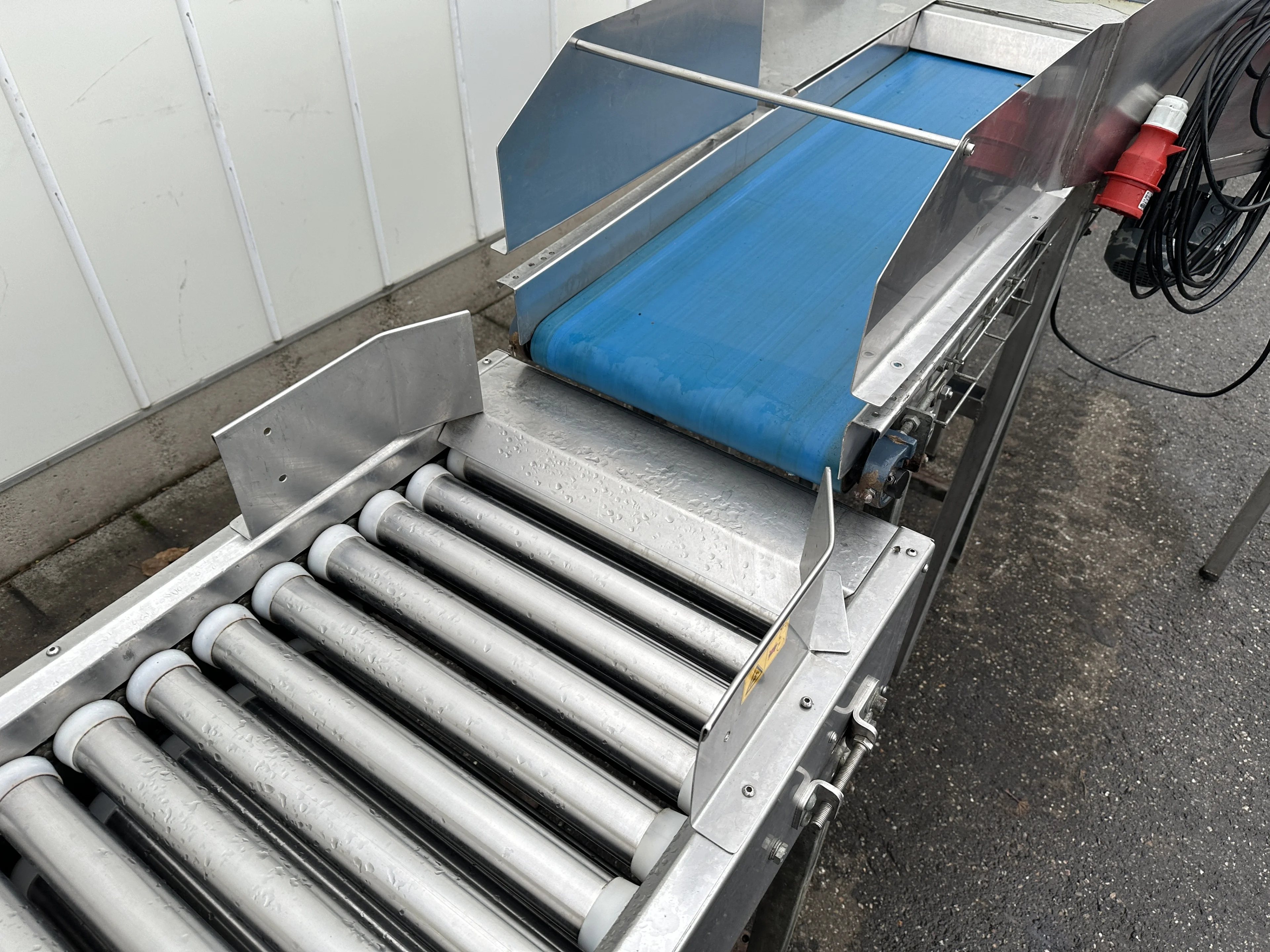 Roller inspection conveyor 210 x 50 cm+ supply conveyor 110 x 41,5 cm ...