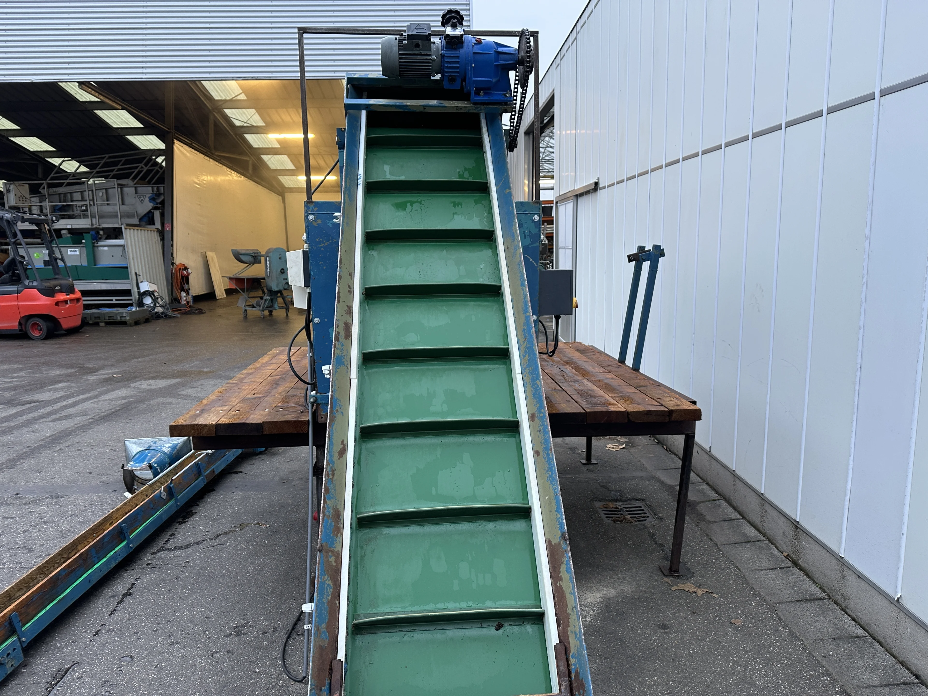 Roller inspection conveyor 210 cm x 85 with elevator • Duijndam Machines