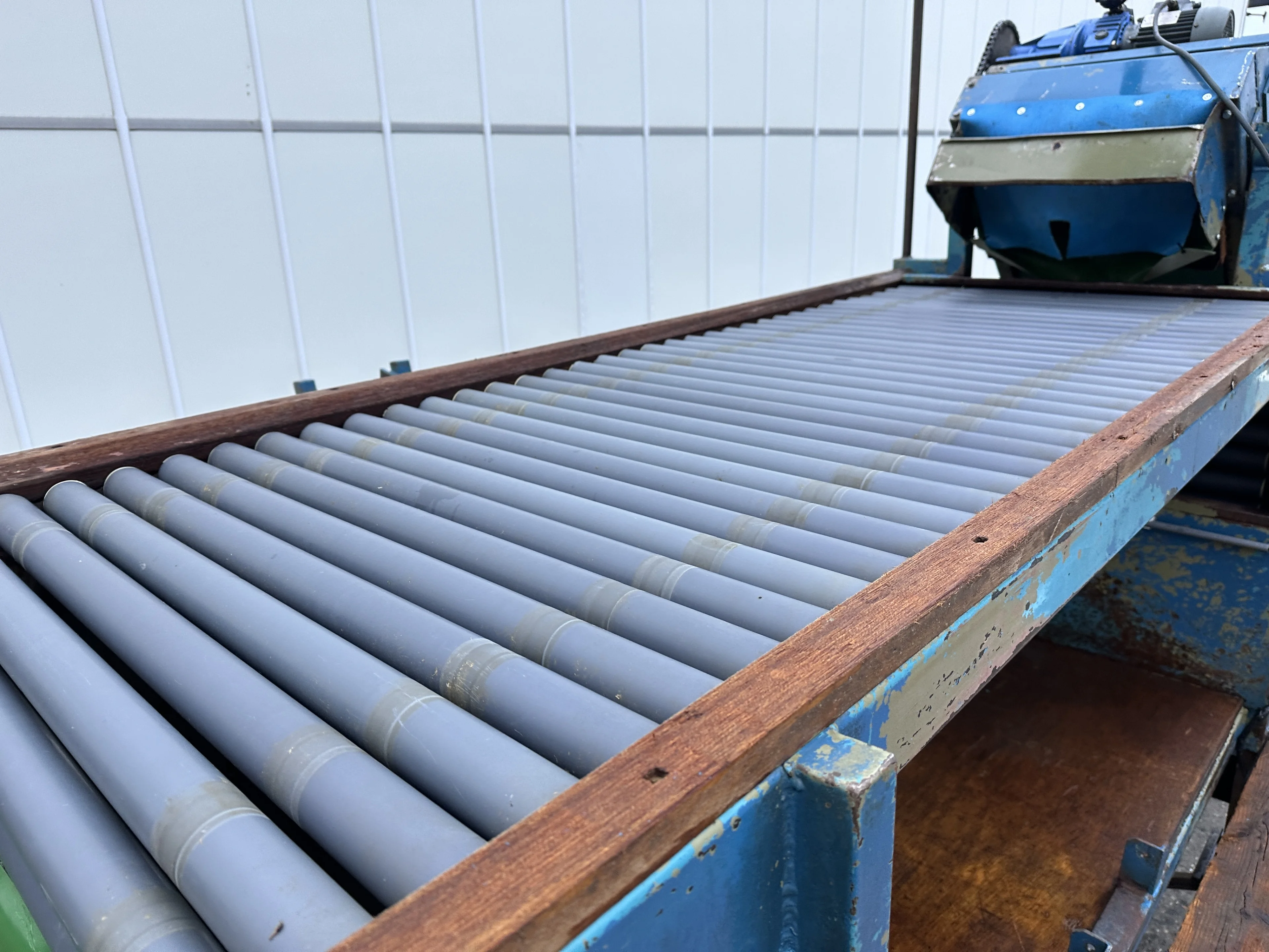 Roller inspection conveyor 210 cm x 85 with elevator • Duijndam Machines