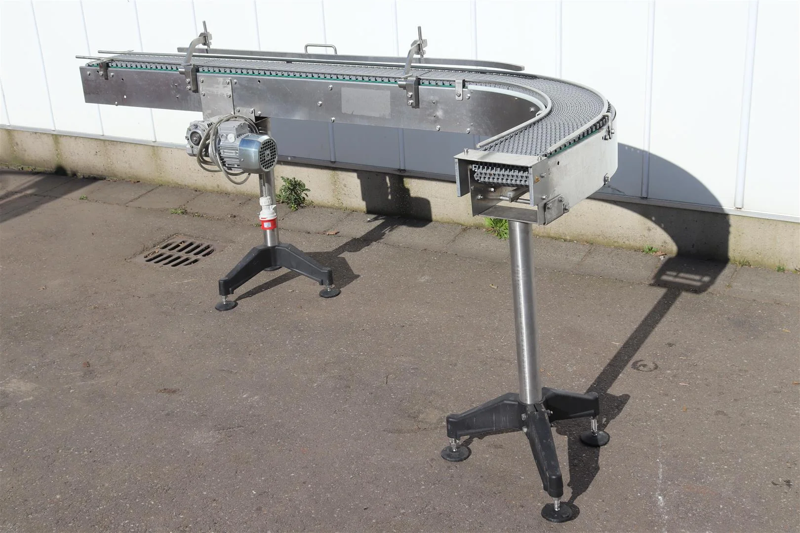 Stainless steel curved conveyor 90° • Duijndam Machines