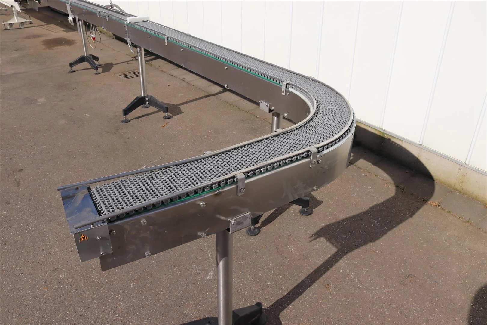 Stainless steel curved conveyor 90° • Duijndam Machines