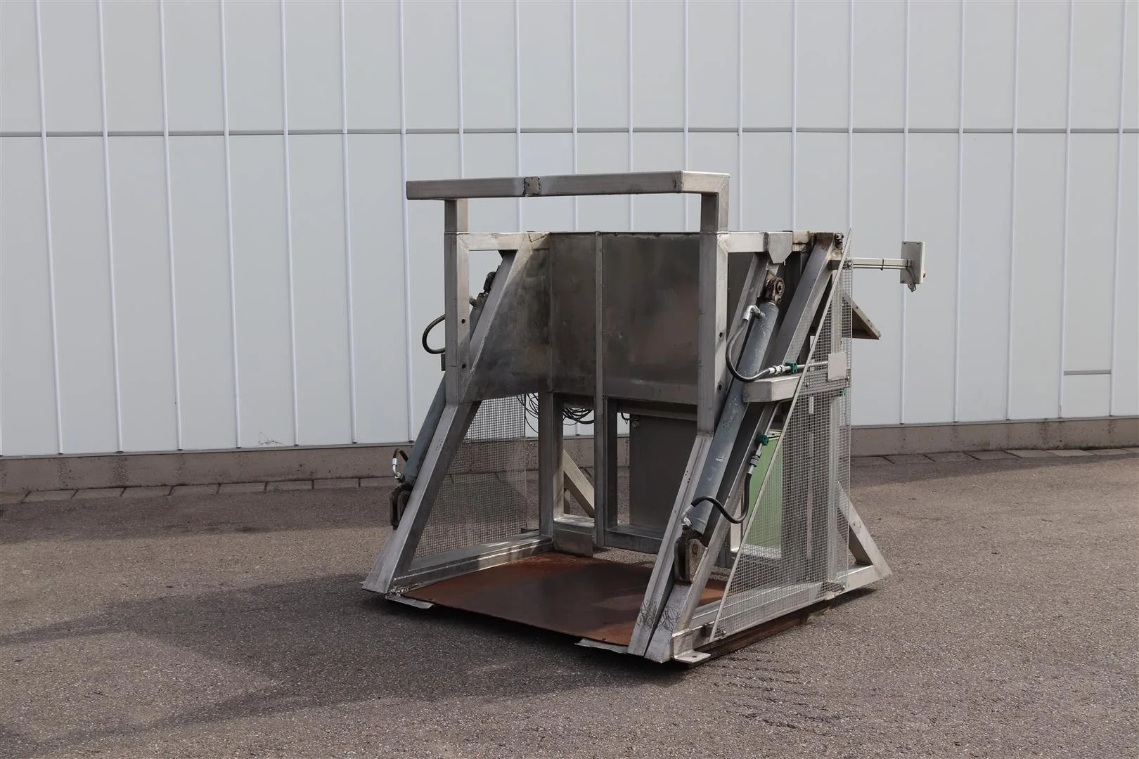Stainless steel boxtipper 125 cm • Duijndam Machines