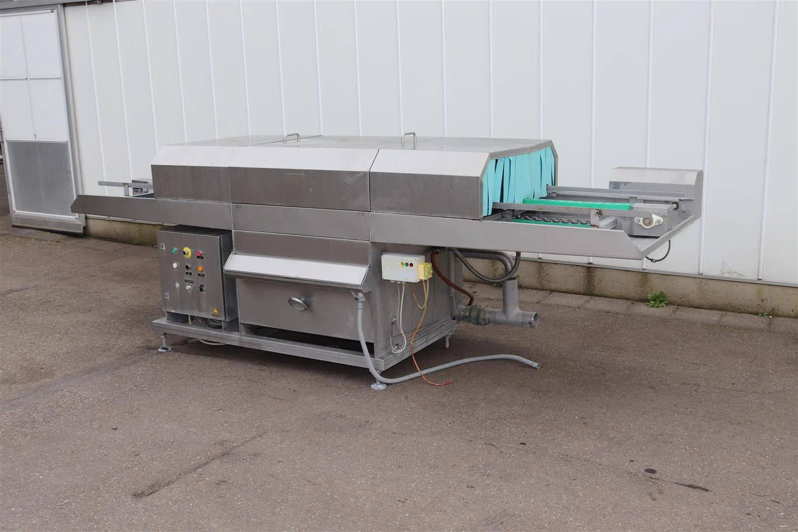 Cretel tray and crate washer • Duijndam Machines