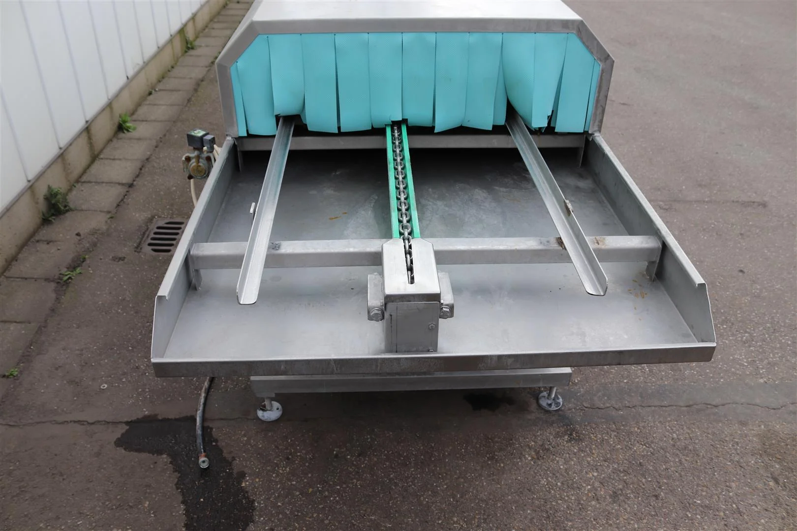 Cretel tray and crate washer • Duijndam Machines
