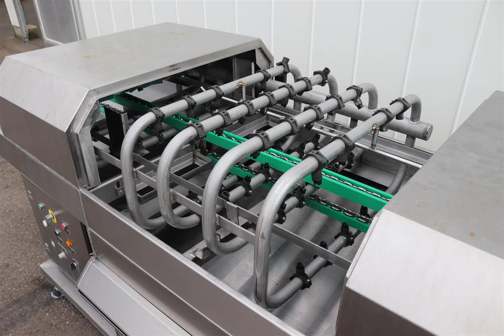 Cretel tray and crate washer • Duijndam Machines