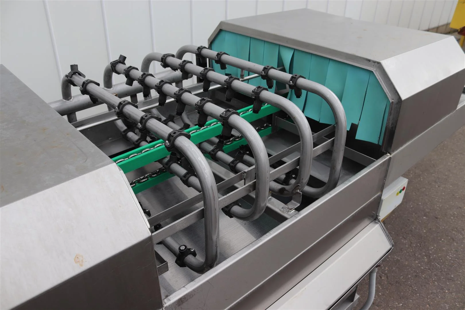 Cretel tray and crate washer • Duijndam Machines