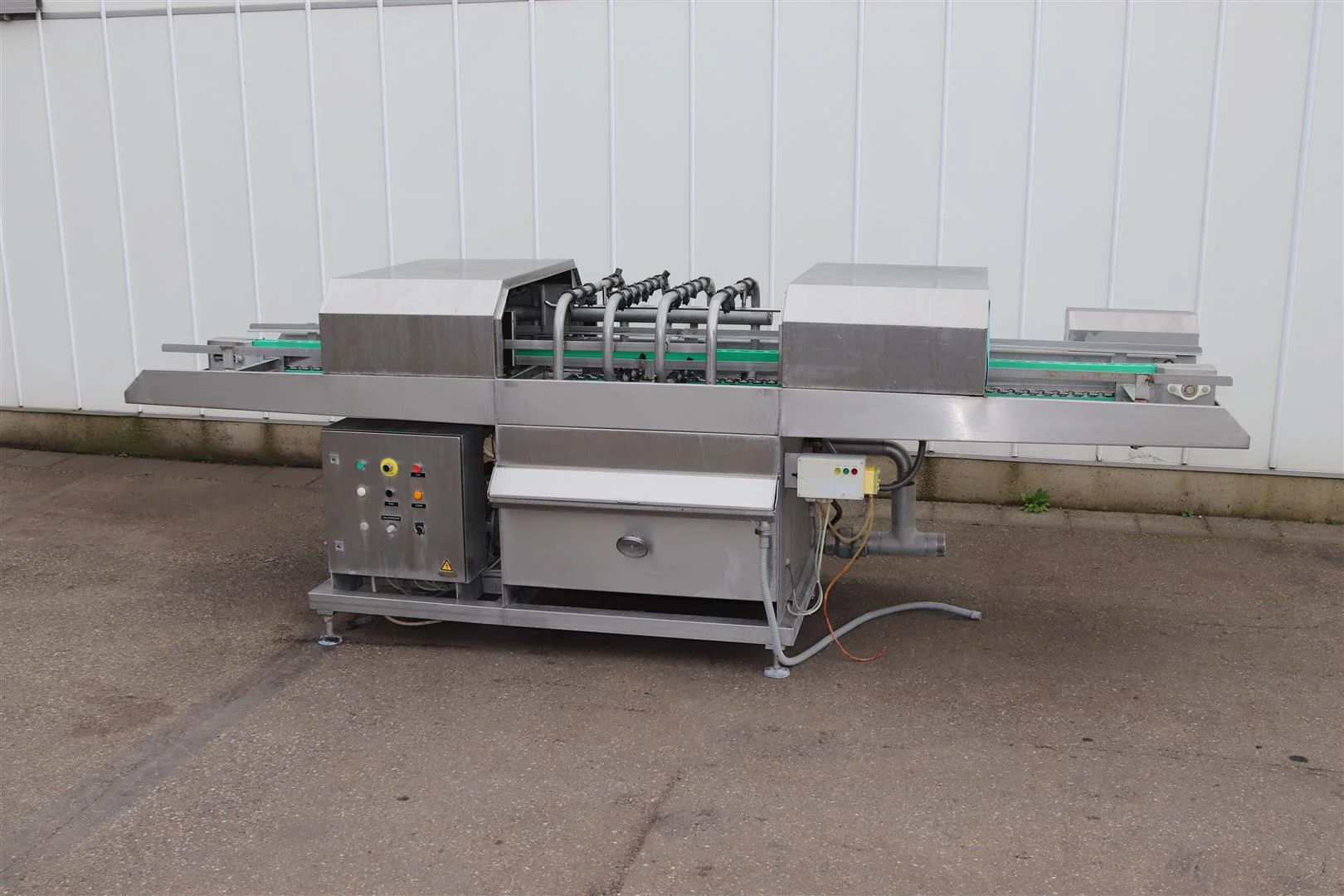 Cretel tray and crate washer • Duijndam Machines