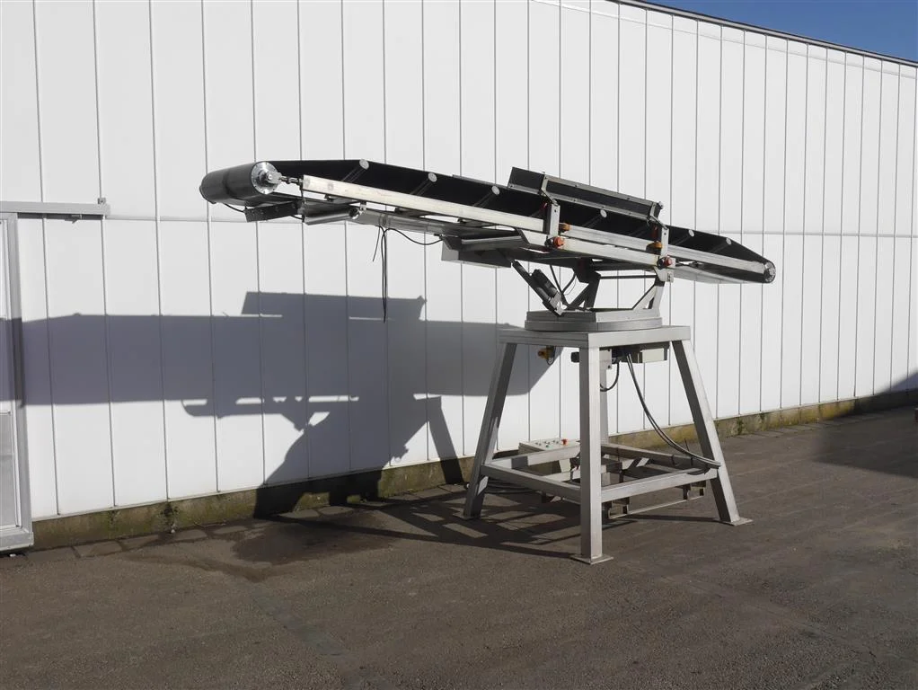 Stainless steel adjustable conveyor • Duijndam Machines