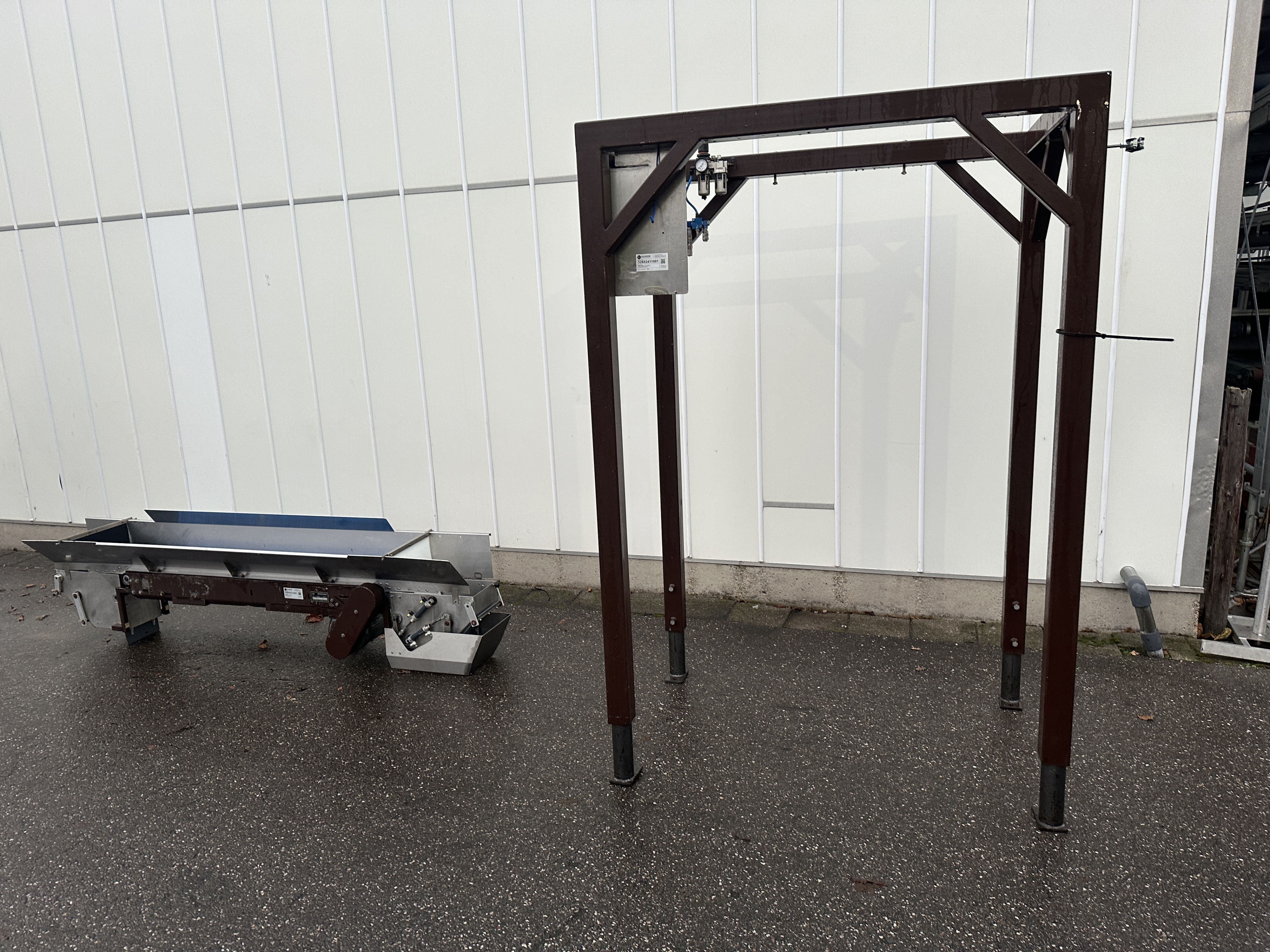 S&B CP800P weighing machine with frame and 3 elevators supply conveyors ...