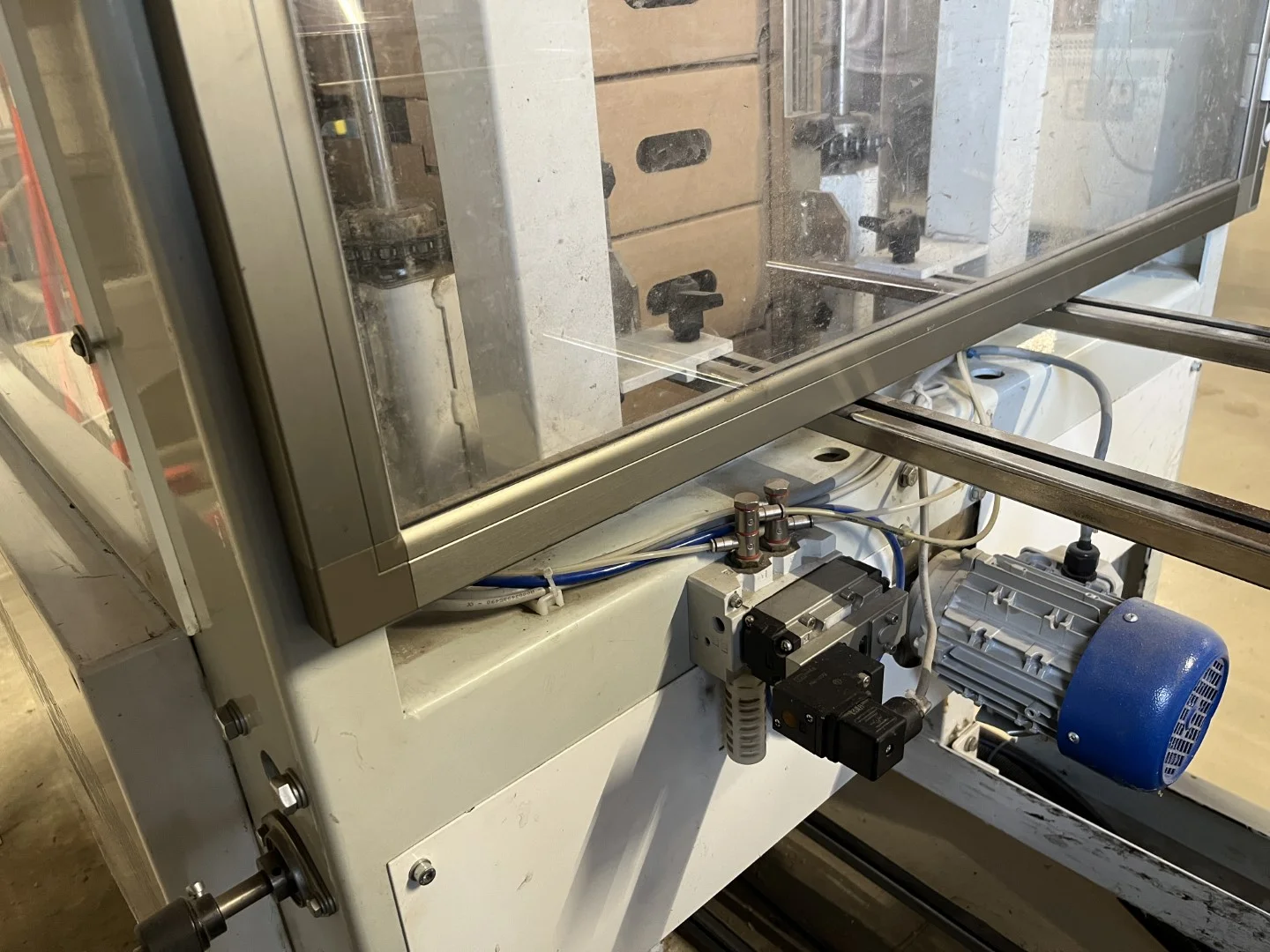 Sacmi TF12 + TS43 carton box/tray forming & erecting machine • Duijndam ...