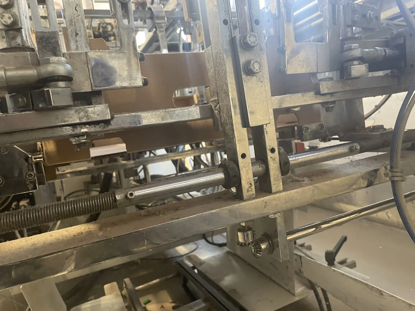 Sacmi TF12 + TS43 carton box/tray forming & erecting machine • Duijndam ...