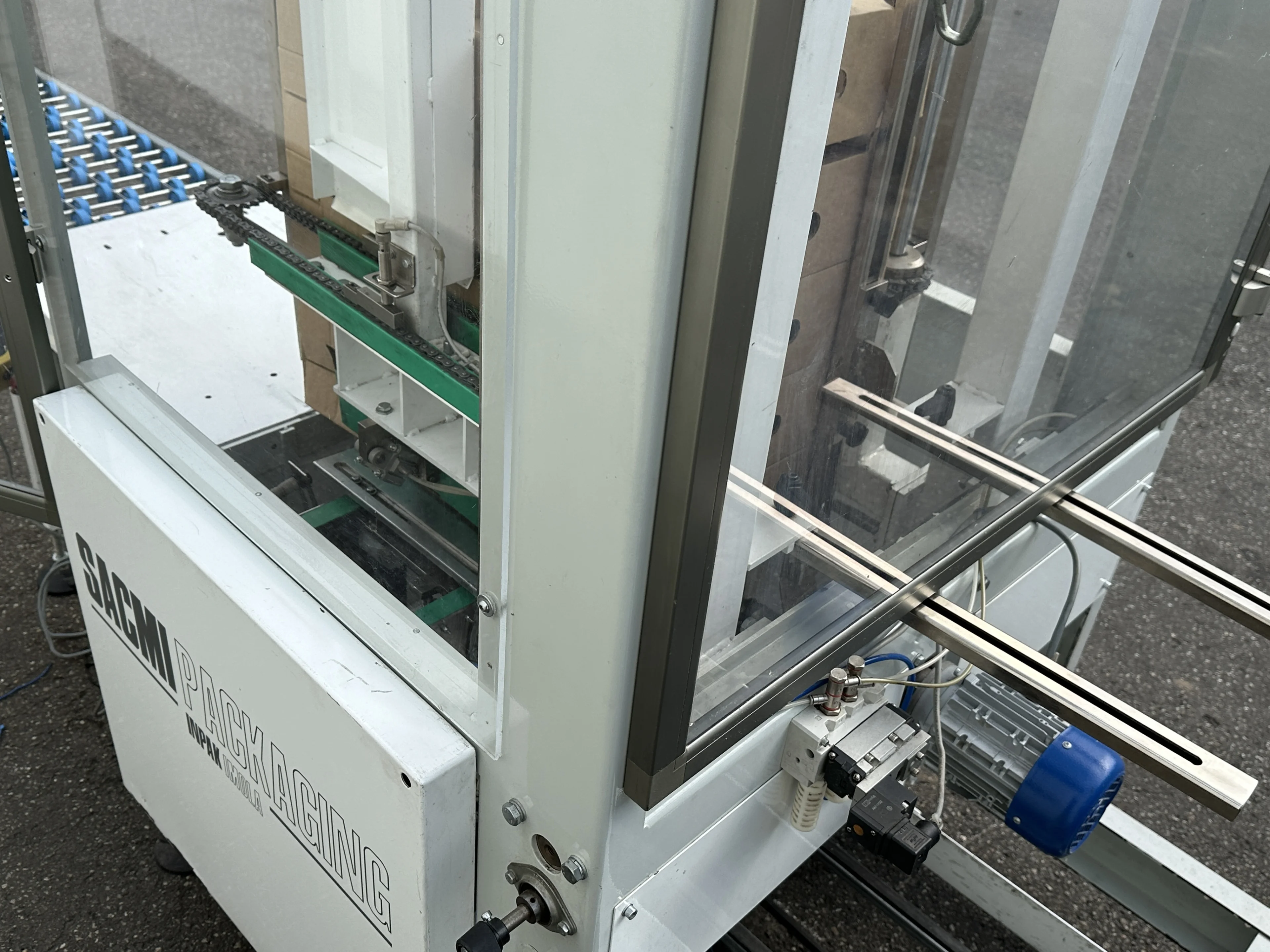 Sacmi TF12 + TS43 carton box/tray forming & erecting machine • Duijndam ...