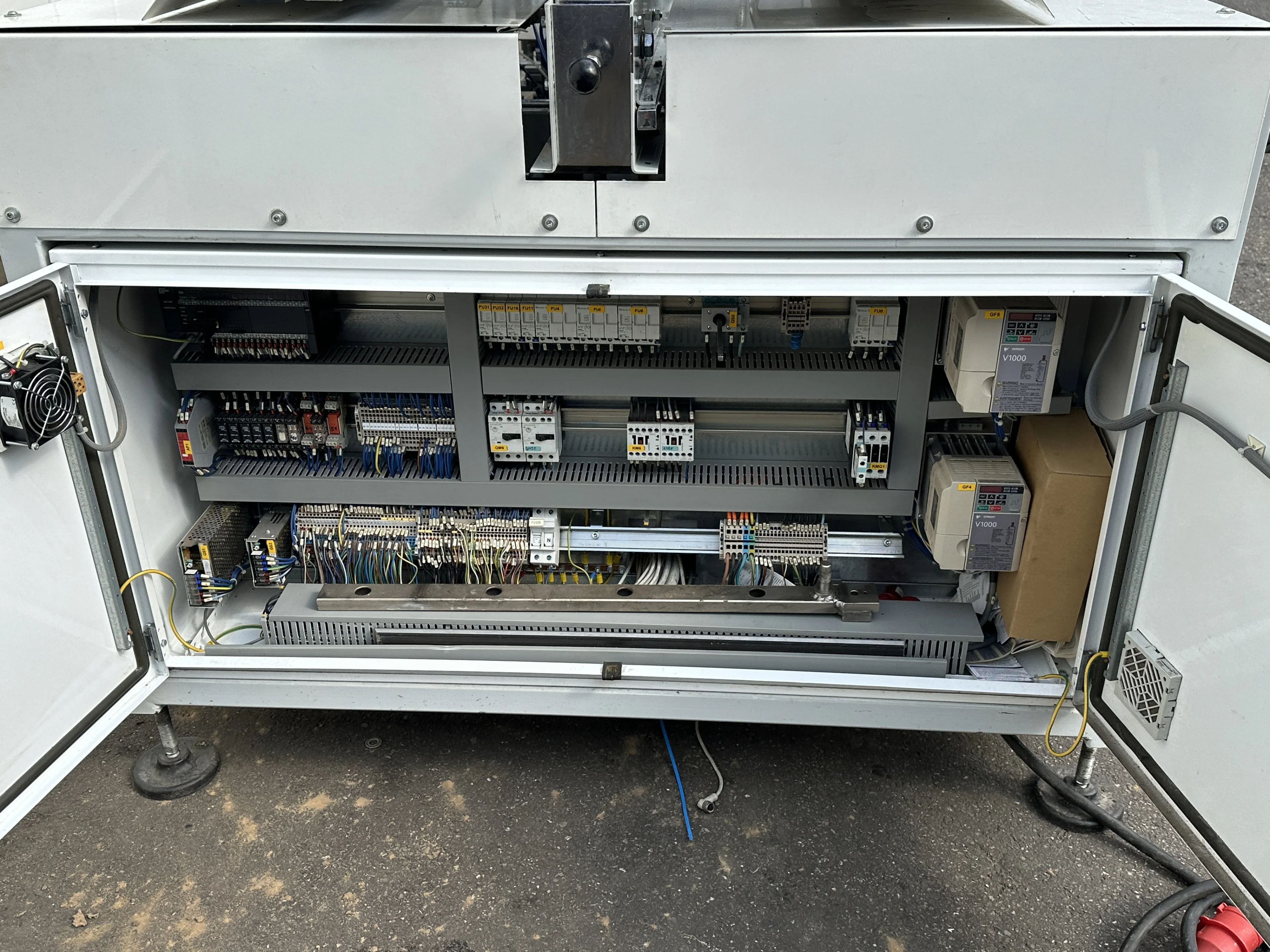 Sacmi TF12 + TS43 carton box/tray forming & erecting machine • Duijndam ...