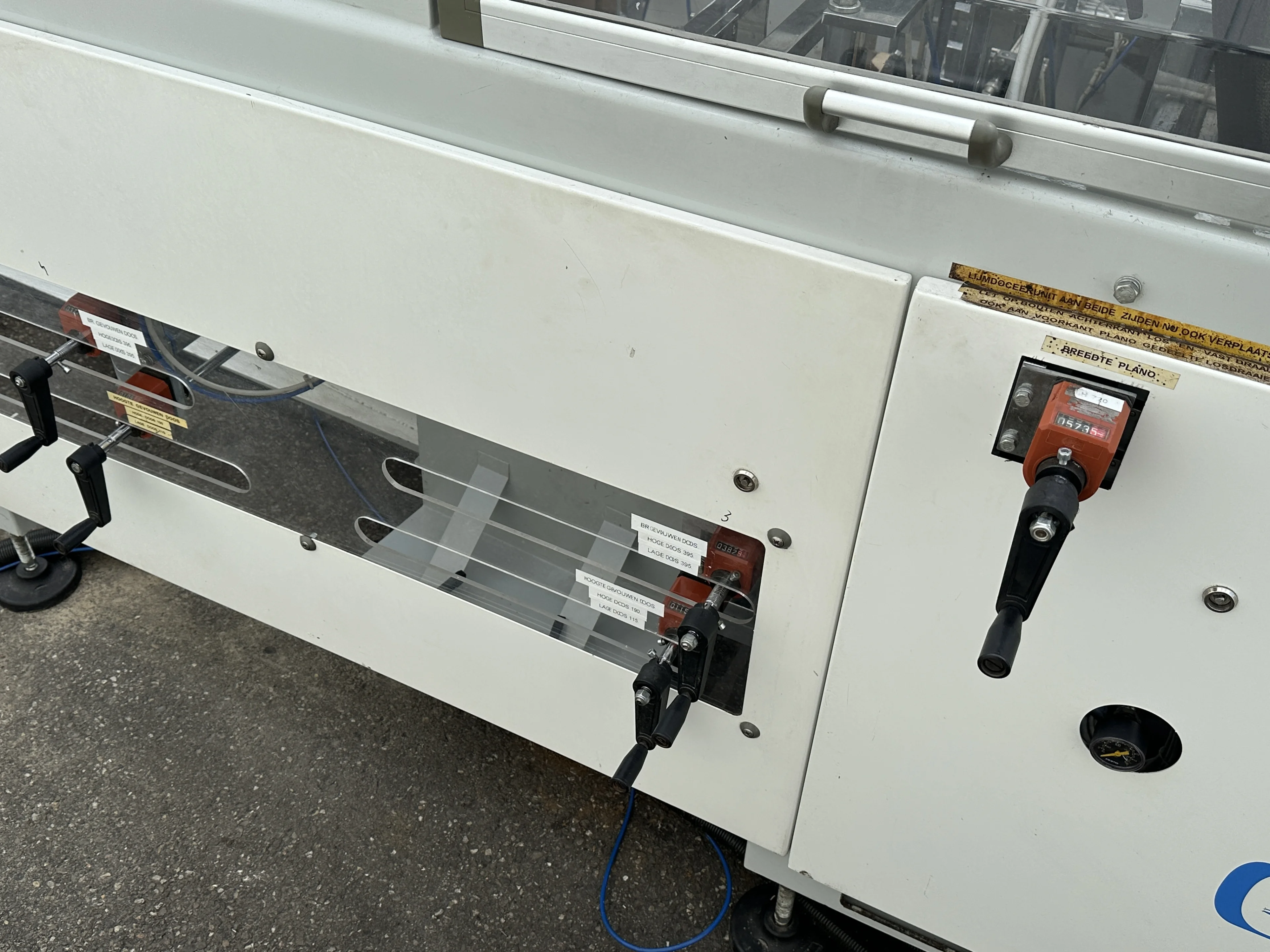 Sacmi TF12 + TS43 carton box/tray forming & erecting machine • Duijndam ...