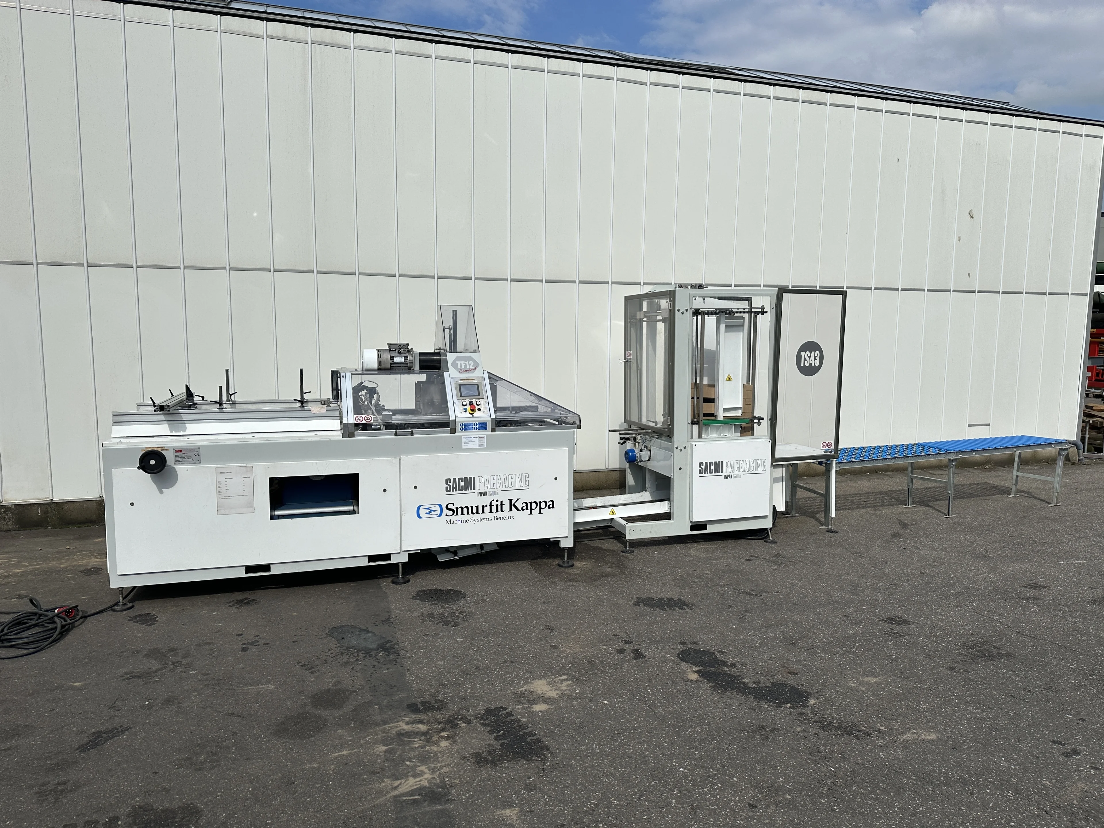 Sacmi TF12 + TS43 carton box/tray forming & erecting machine • Duijndam ...
