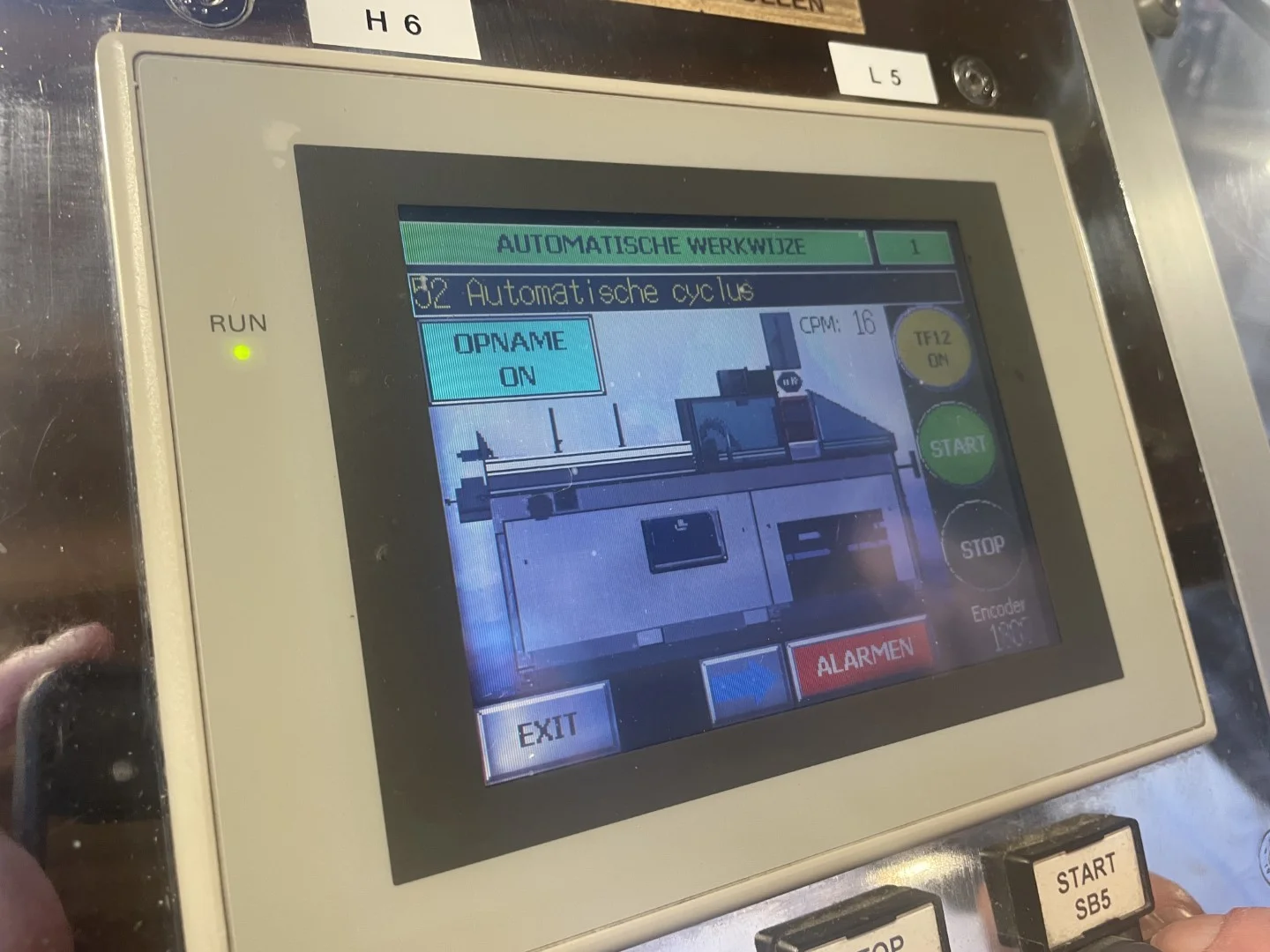 Sacmi TF12 + TS43 carton box/tray forming & erecting machine • Duijndam ...