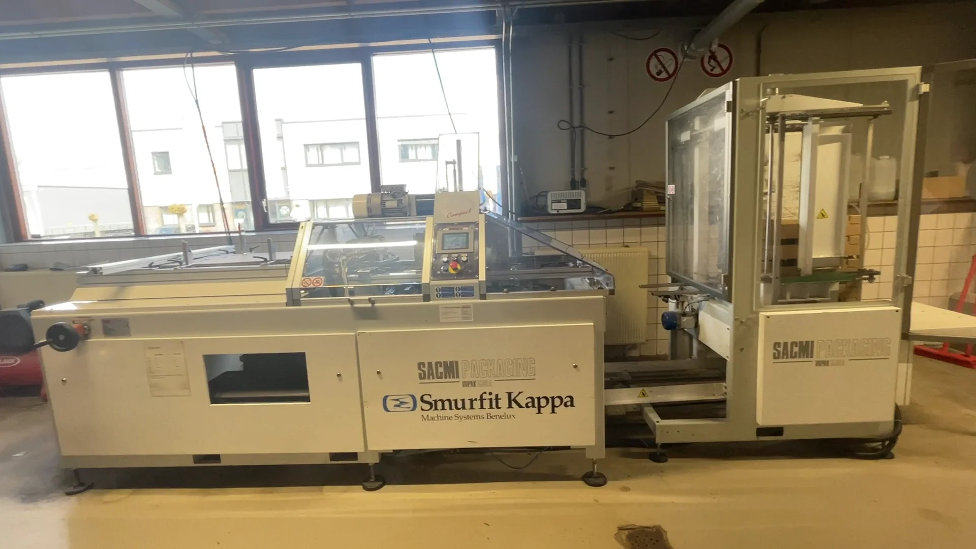 Sacmi TF12 + TS43 carton box/tray forming & erecting machine • Duijndam ...