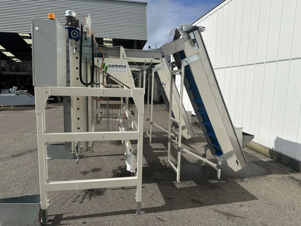 Sammo Unisorting double box filler with infeed elevators • Duijndam ...