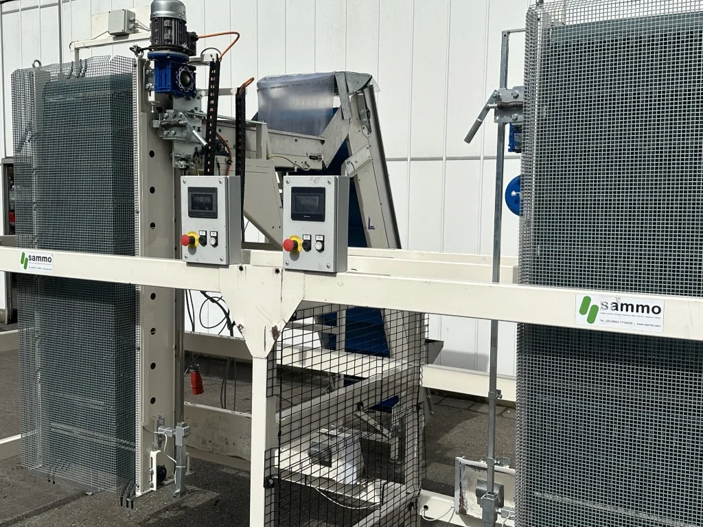 Sammo Unisorting double box filler with infeed elevators • Duijndam ...