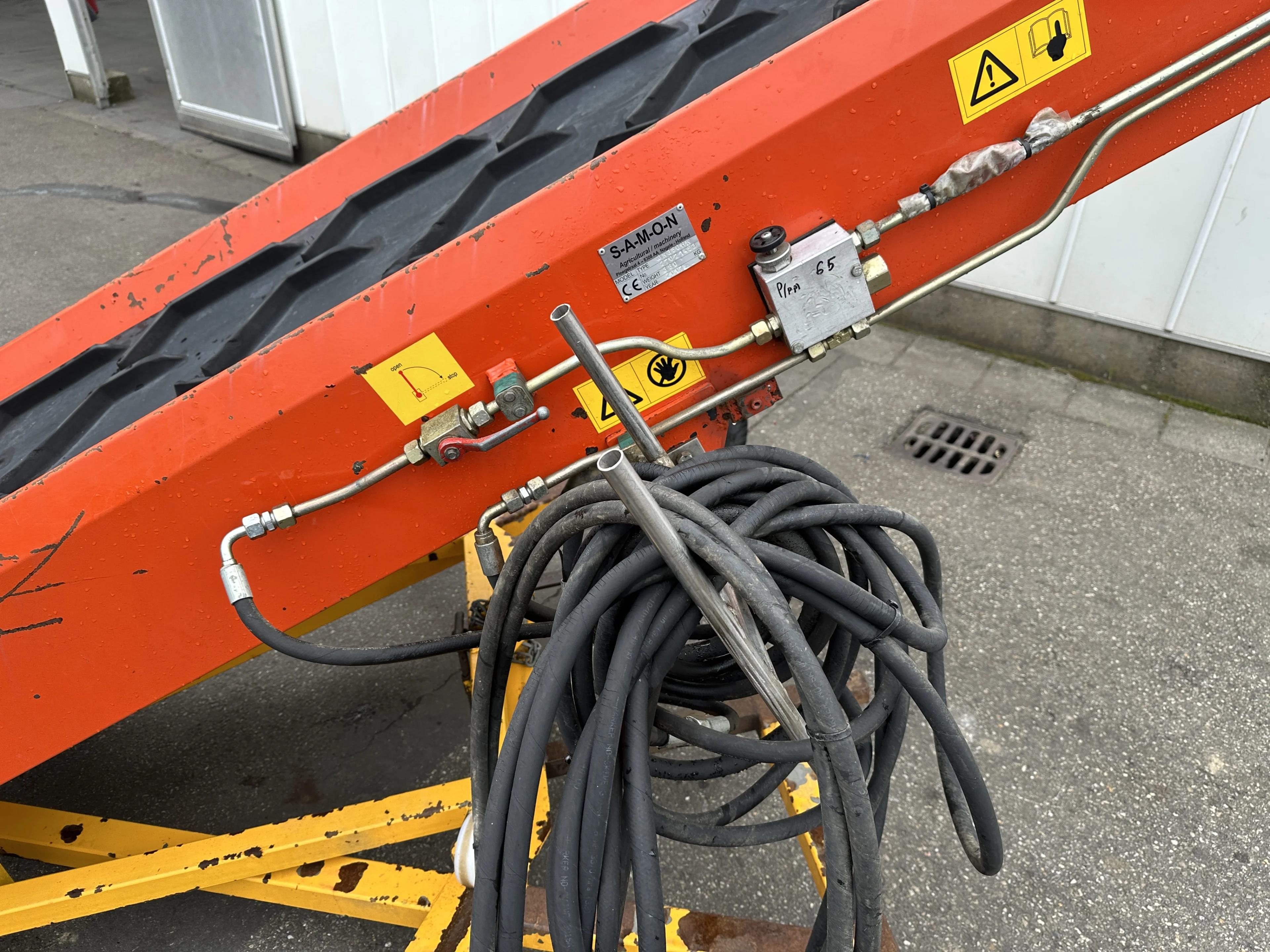Samon ON350HK mobile elevator conveyor hydraulically driven • Duijndam Machines
