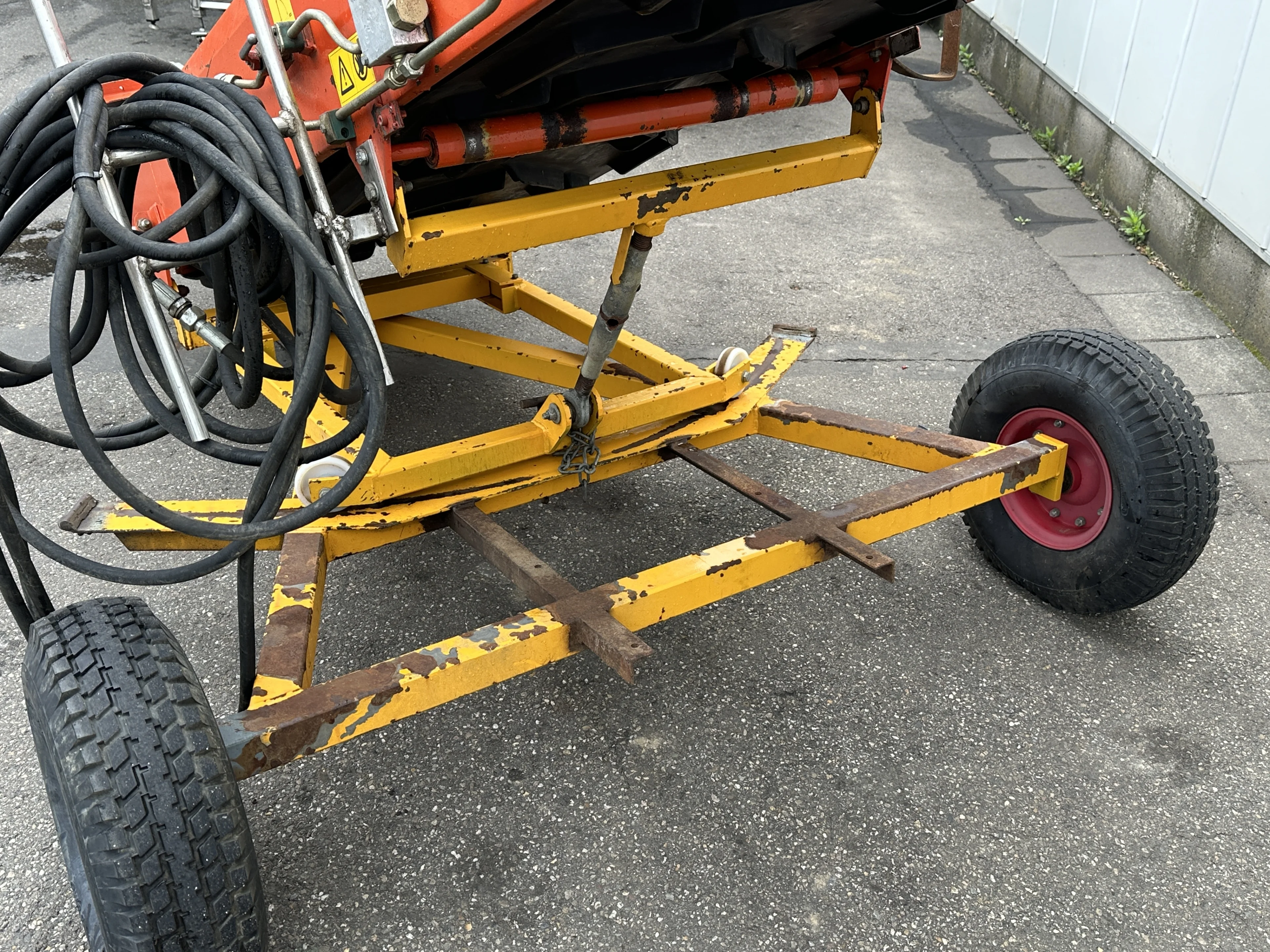 Samon ON350HK mobile elevator conveyor hydraulically driven • Duijndam Machines