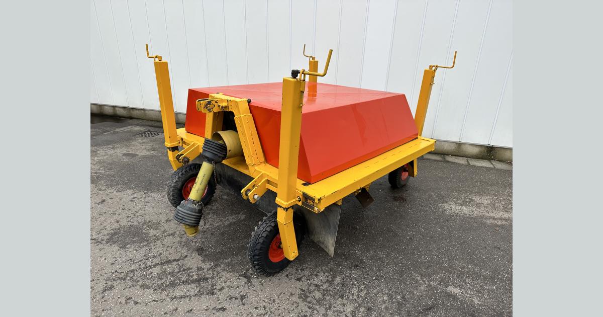 Samon onion haulm topper • Duijndam Machines