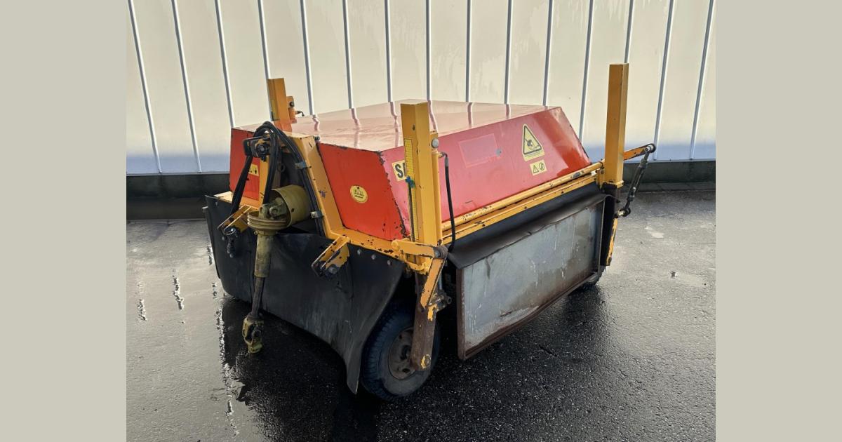 Samon 150 cm onion haulm topper • Duijndam Machines