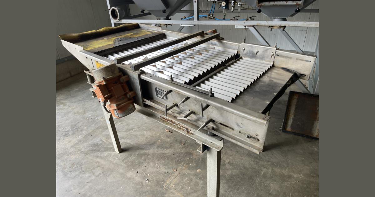 Schneider LS1000-2 pregrader for beans and carrots 100 cm • Duijndam ...