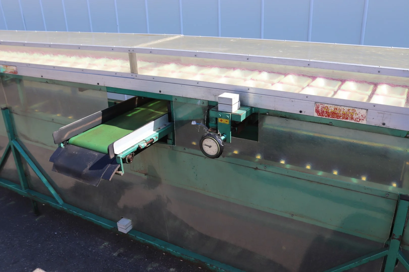 Schoemans mechanical weight grader for apples • Duijndam Machines