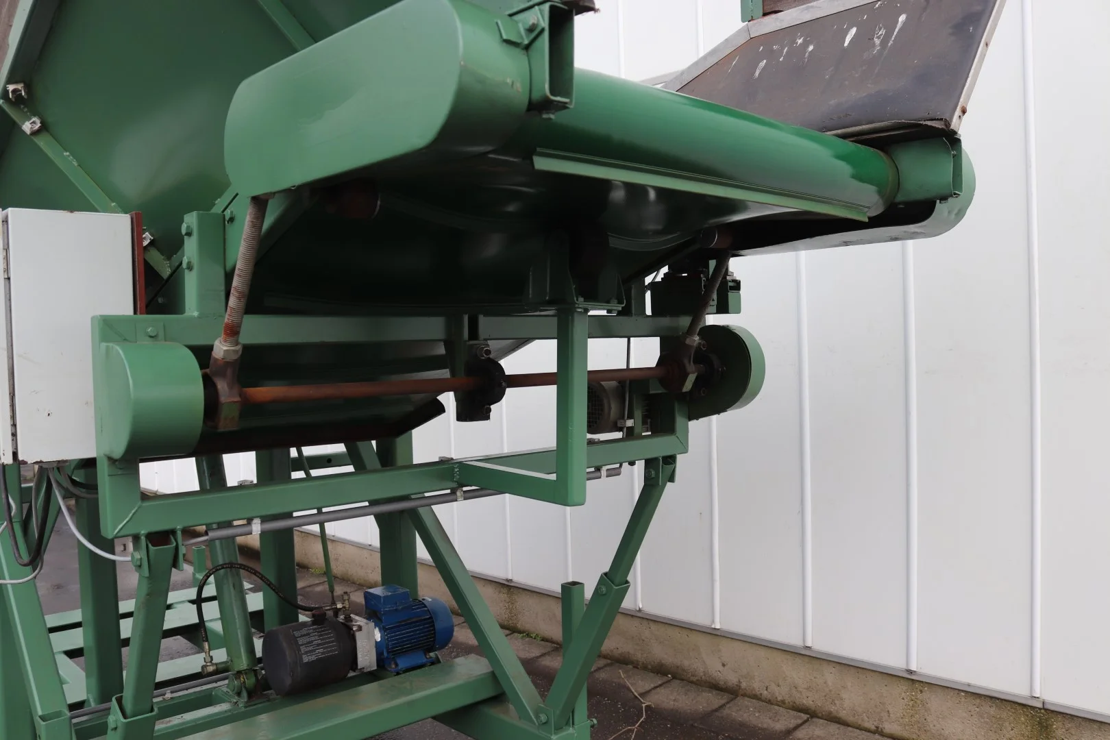 Schouten box tipper with hopper • Duijndam Machines