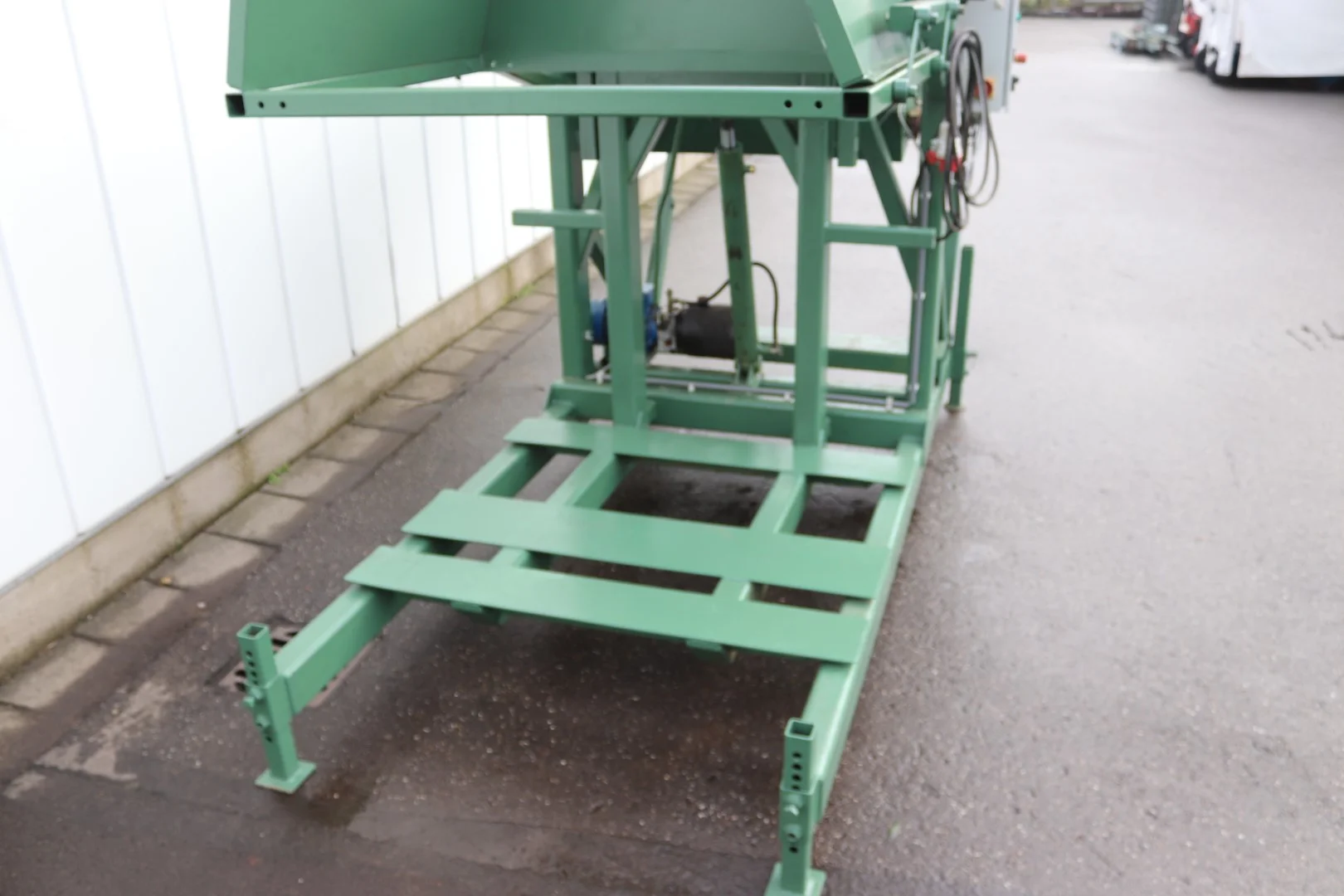 Schouten box tipper with hopper • Duijndam Machines