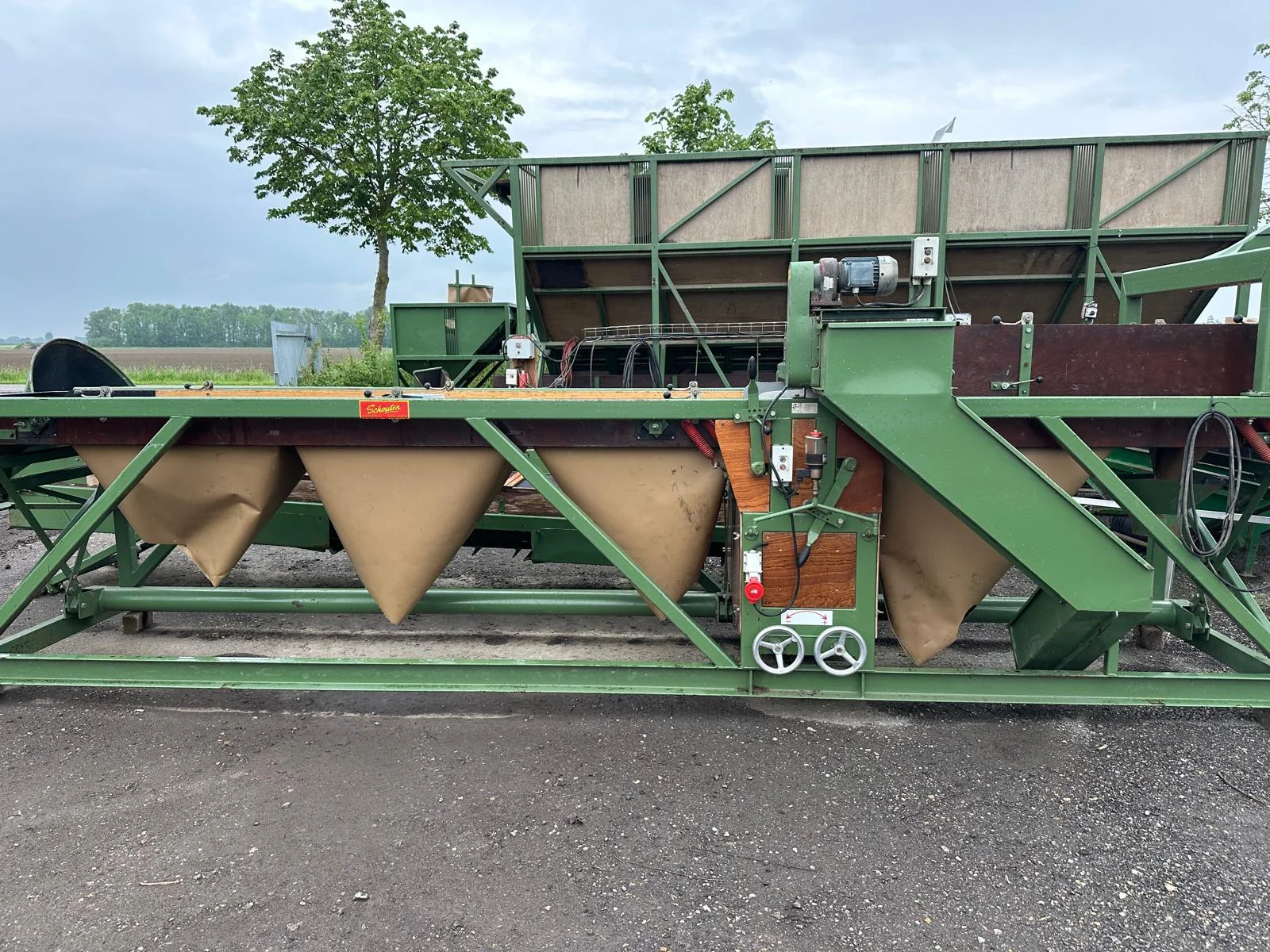 Schouten bunkersorteermachine met voorsorteerder en toevoerband ...