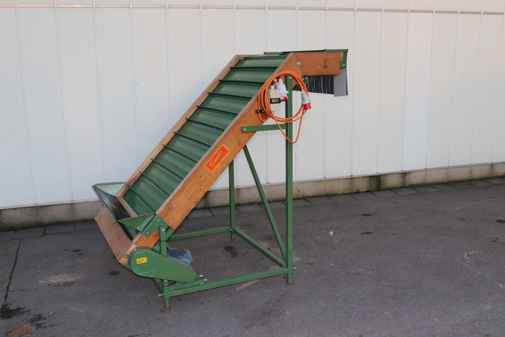 Schouten elevator 100 cm wide • Duijndam Machines