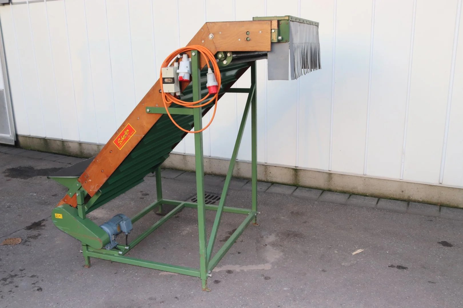 Schouten elevator 100 cm wide • Duijndam Machines