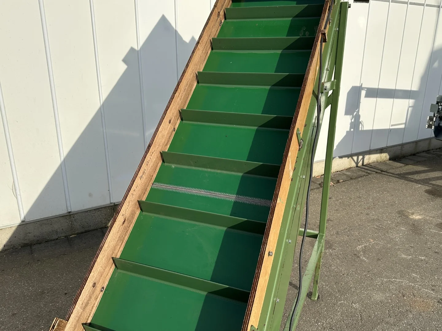 Schouten elevator incline conveyor 300 x 60 cm • Duijndam Machines