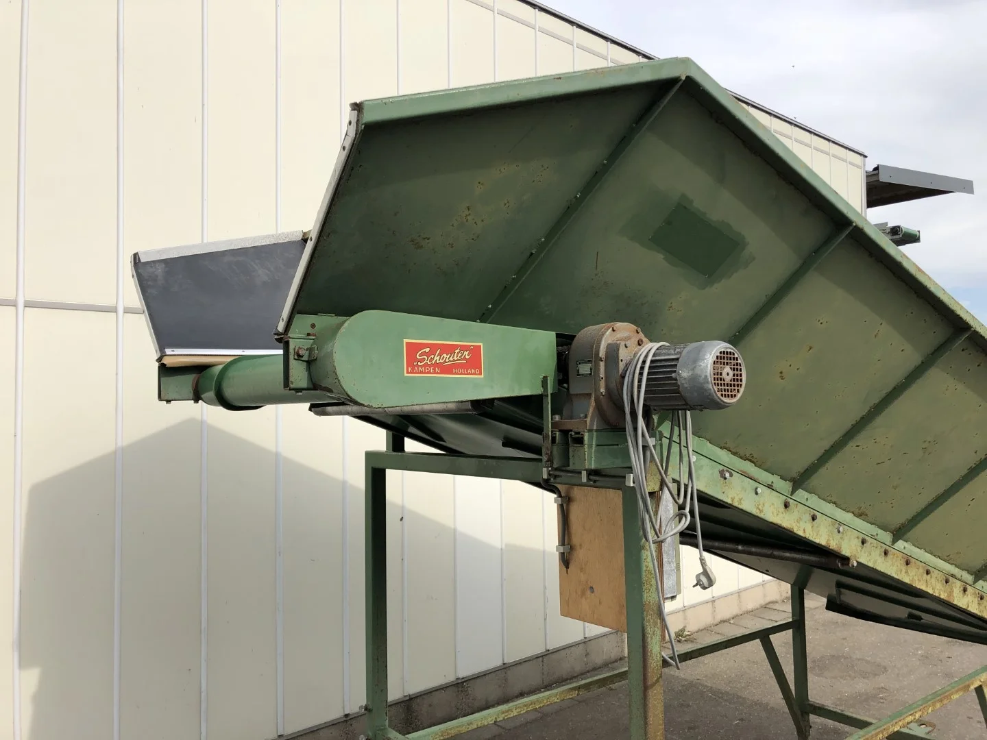 Schouten hopper with adjustable speed • Duijndam Machines