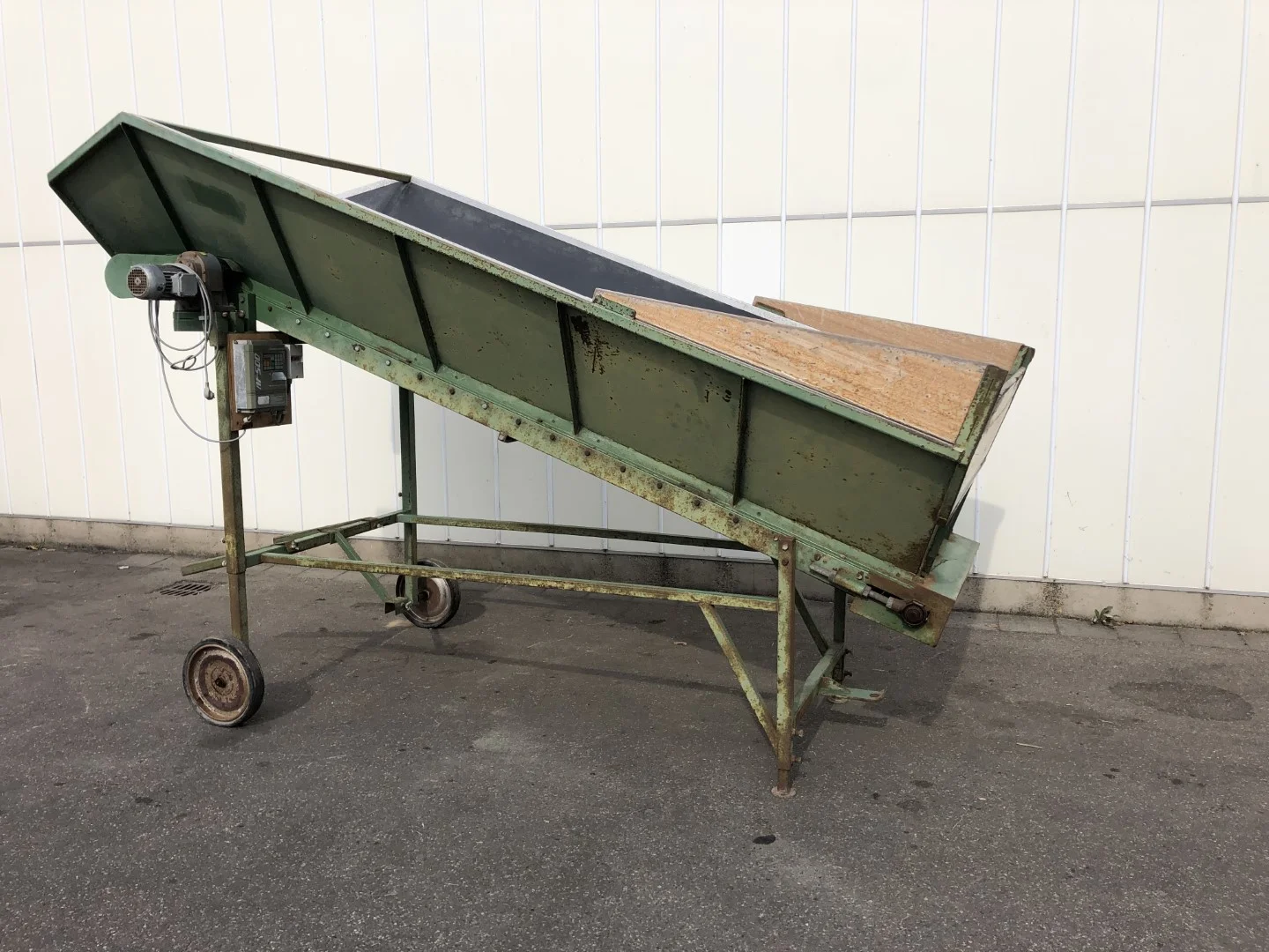 Schouten hopper with adjustable speed • Duijndam Machines