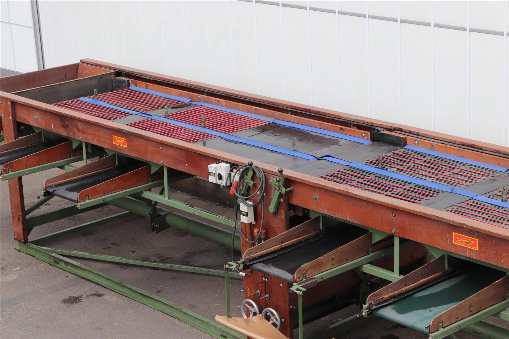 Schouten sorting machine for brussel sprouts, bulbs, onion • Duijndam ...