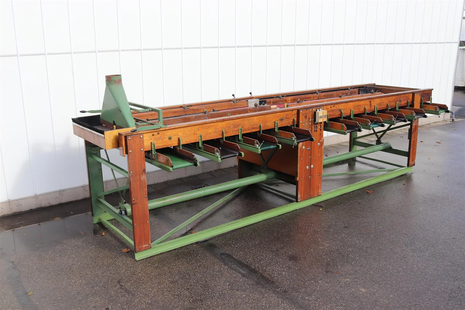 Schouten sorting machine with 8+1 sortings • Duijndam Machines